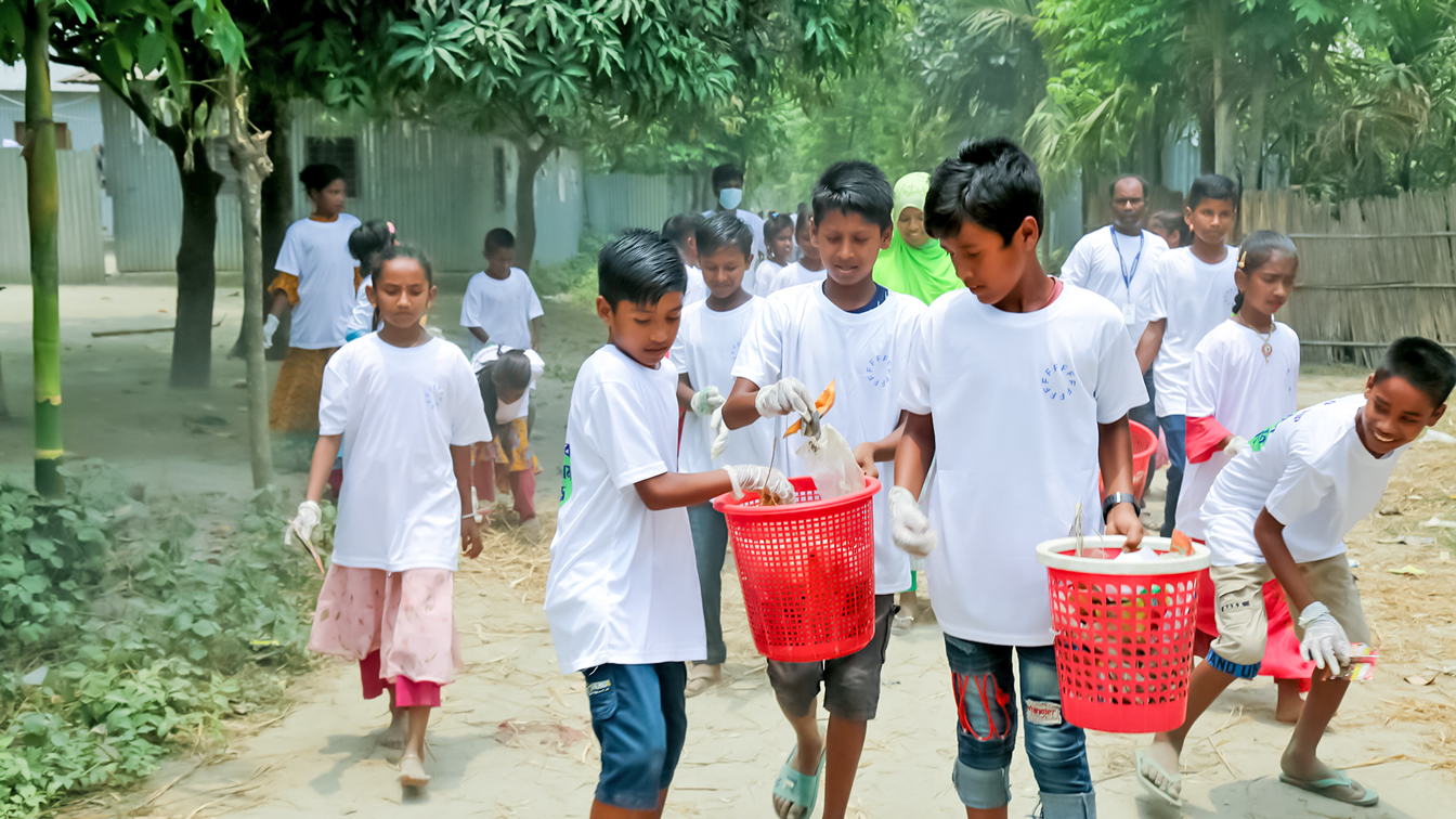 Plastic clean-up: Primary school students lead the way - Friendship NGO